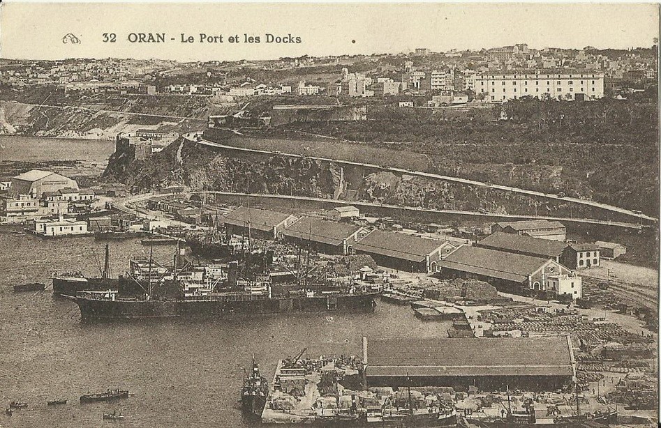 CPA: ALGERIE, ANNEES 1910. ORAN, LE PORT ET LES DOCKS.