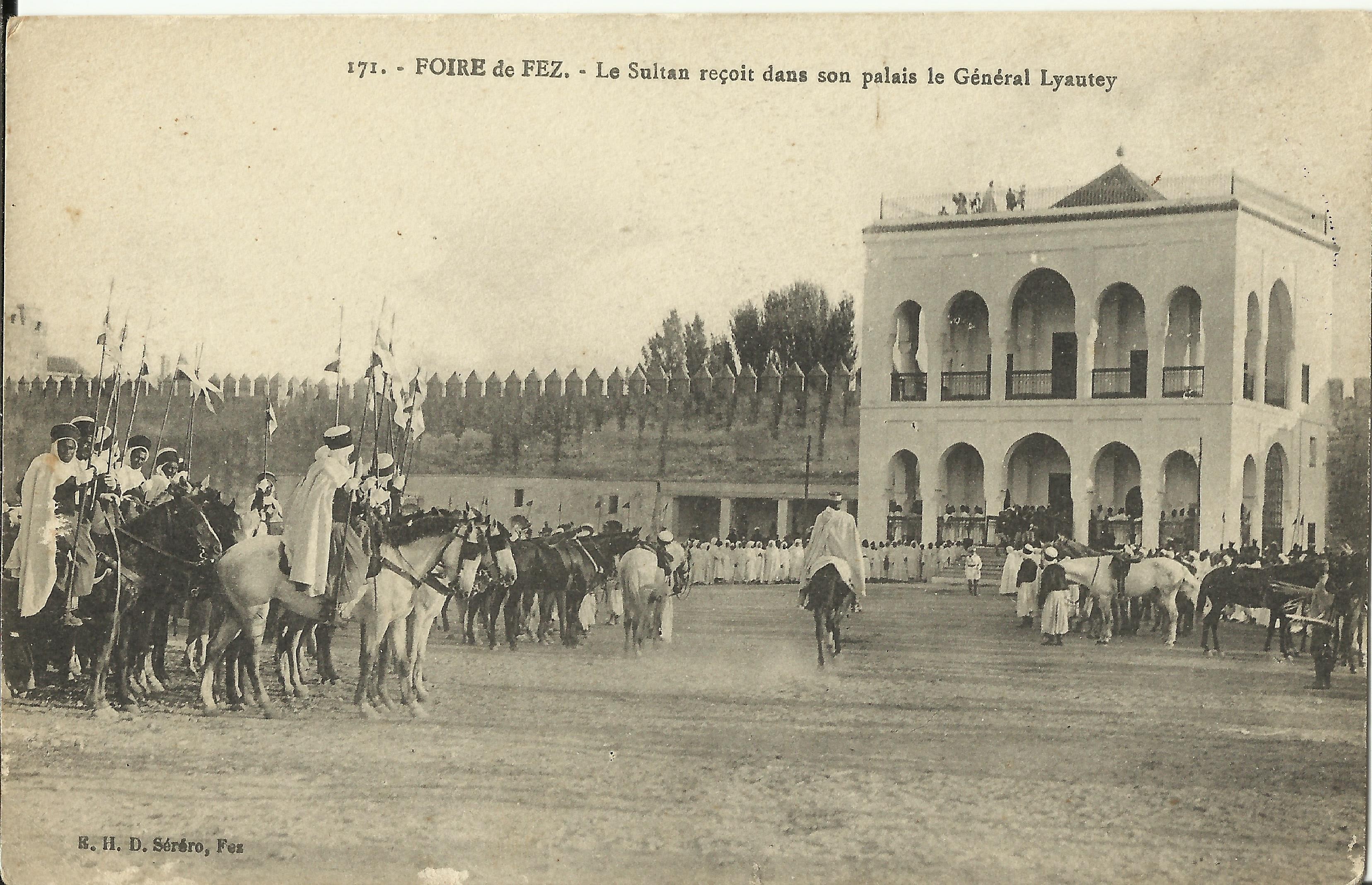 CPA: MAROC, Foire de FEZ, Le Sultan reçoit Lyautey, années 1910