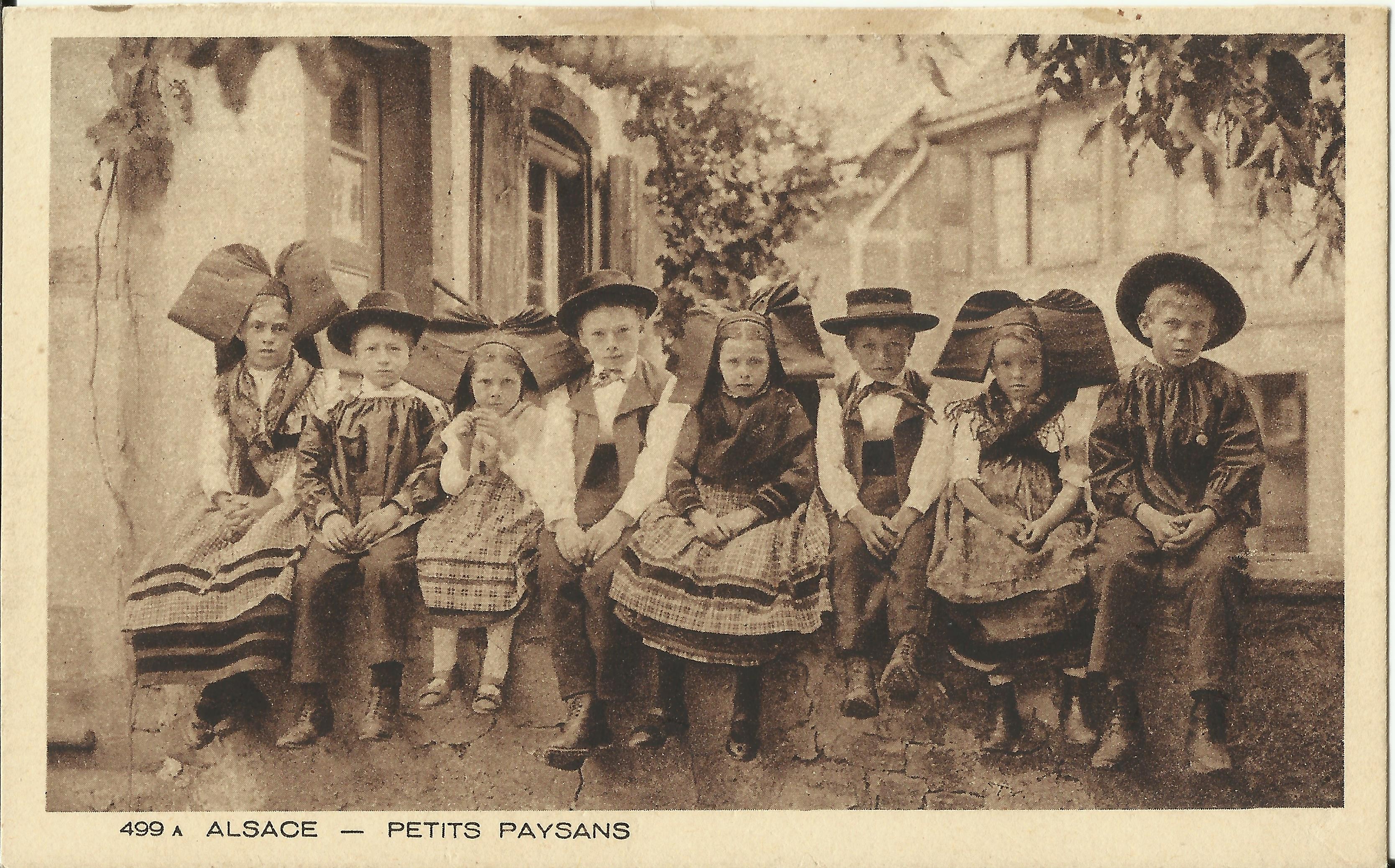CPA: ALSACE, Petits Paysans, vers 1930.